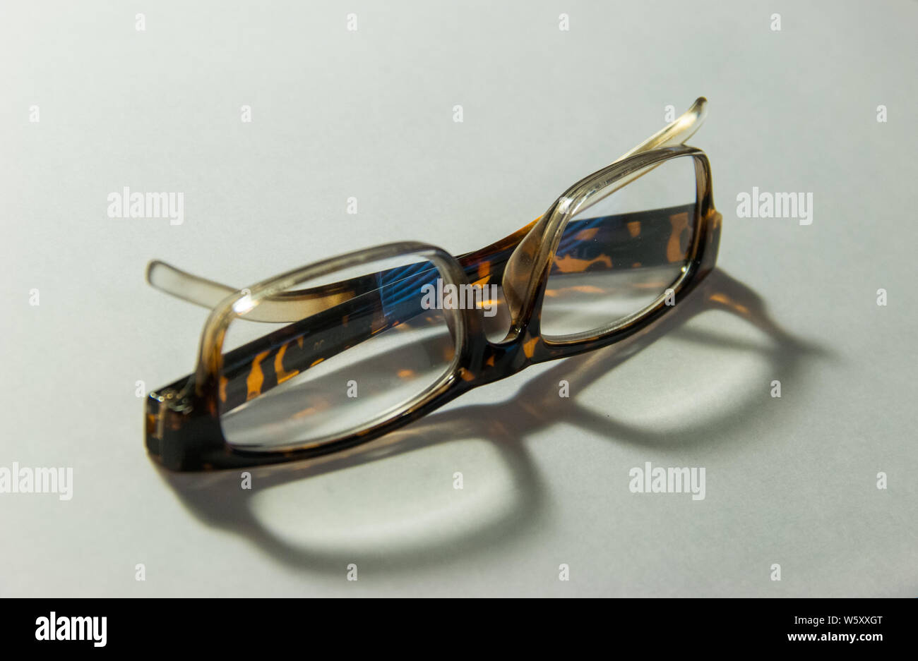 Clear glasses frames hi-res stock photography and images - Alamy
