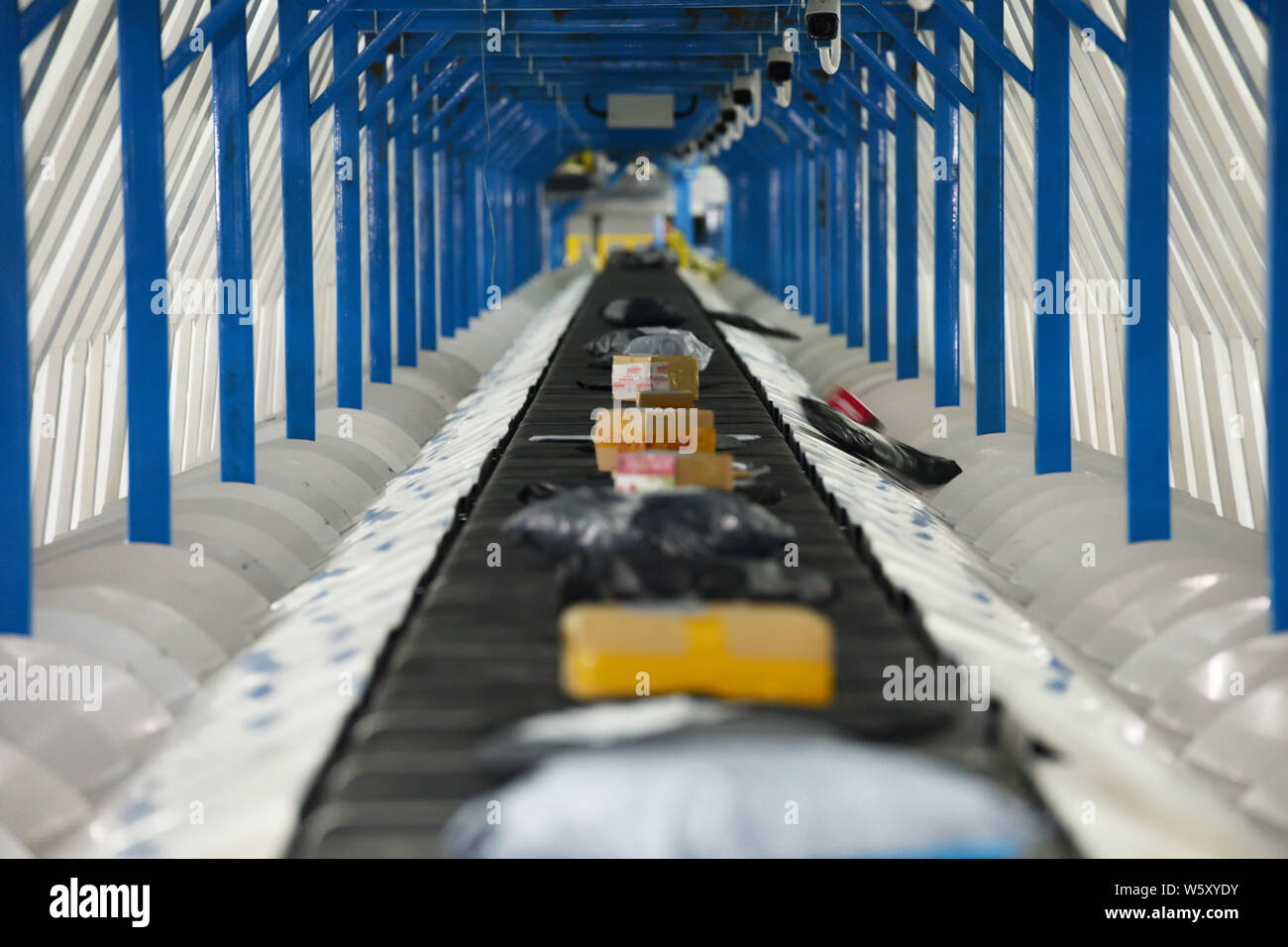 Sorting system hi-res stock photography and images - Alamy