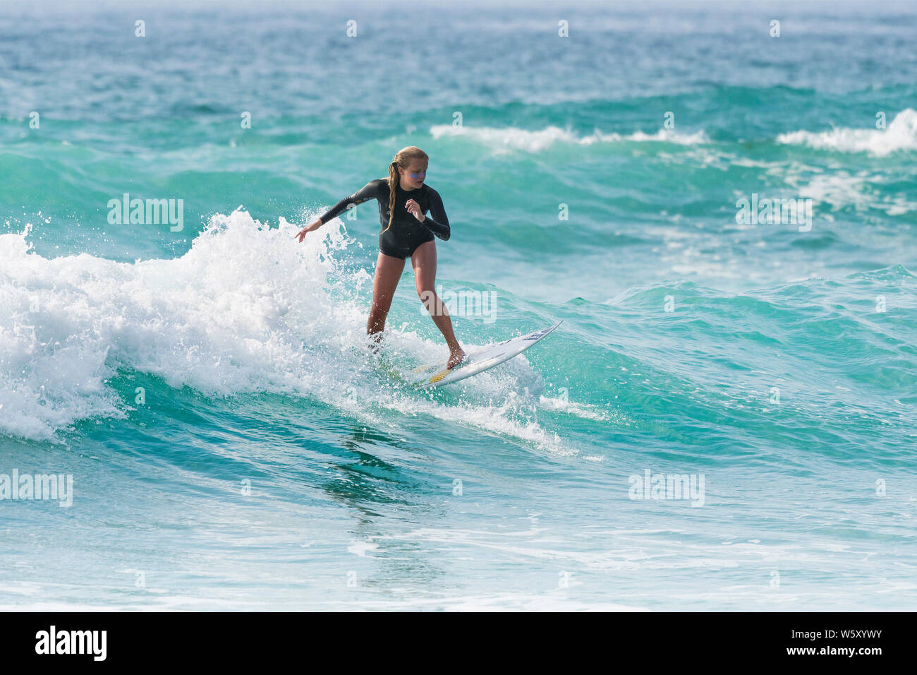 Surf cornwall girl hi-res stock photography and images - Alamy