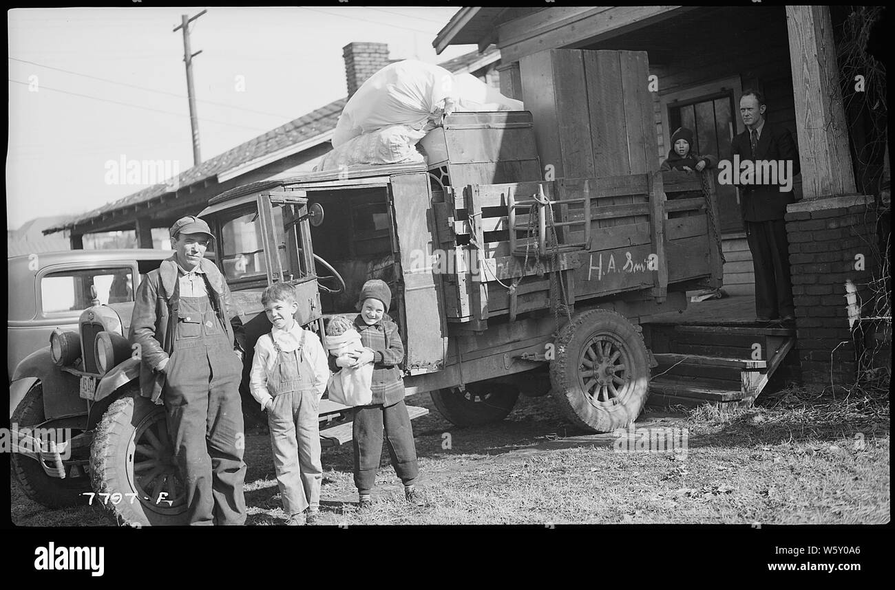 Smith, Hugh and family; moving out during flooding of Hoitt Avenue ...