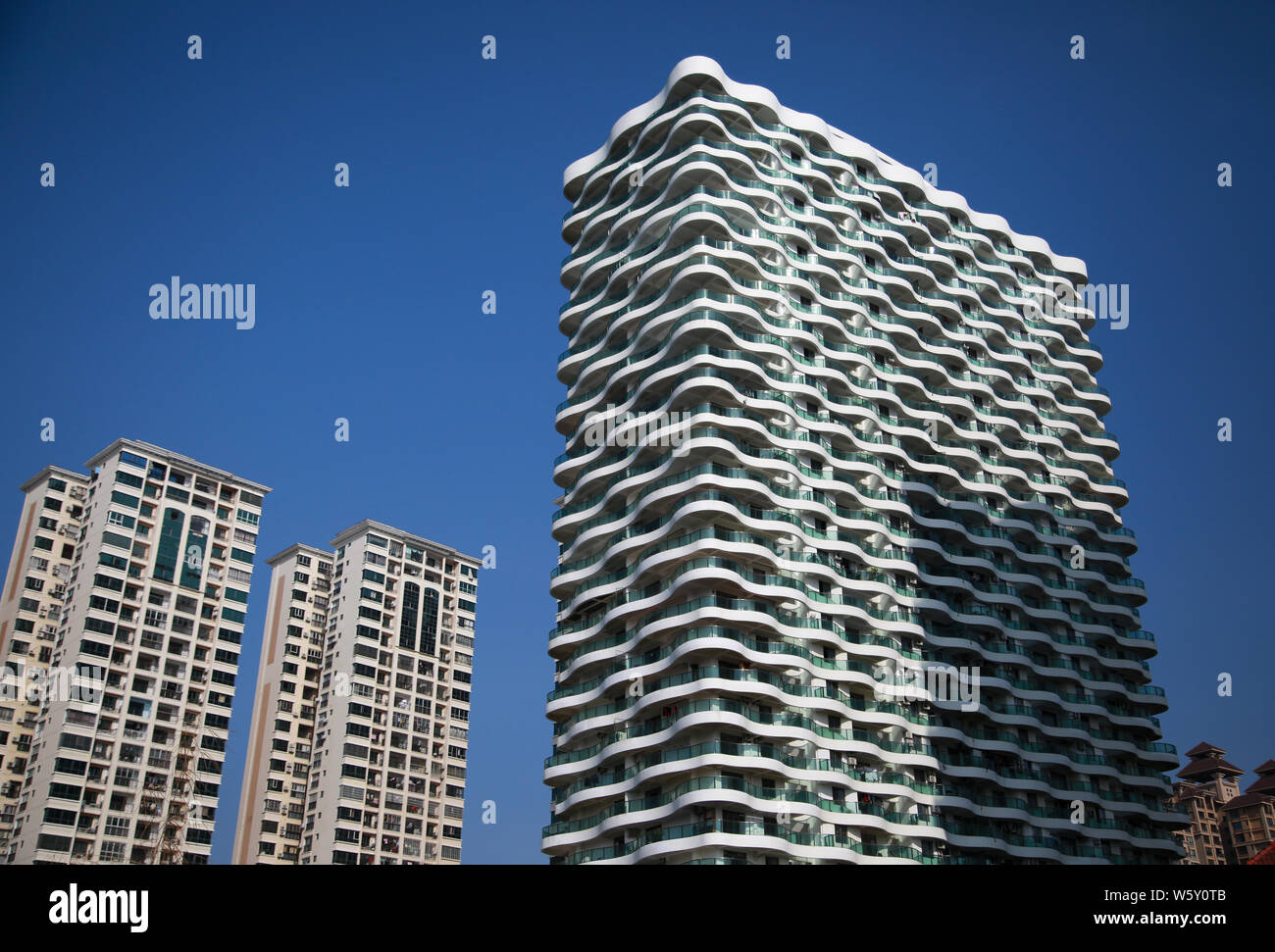 Wave shaped building hi-res stock photography and images - Alamy