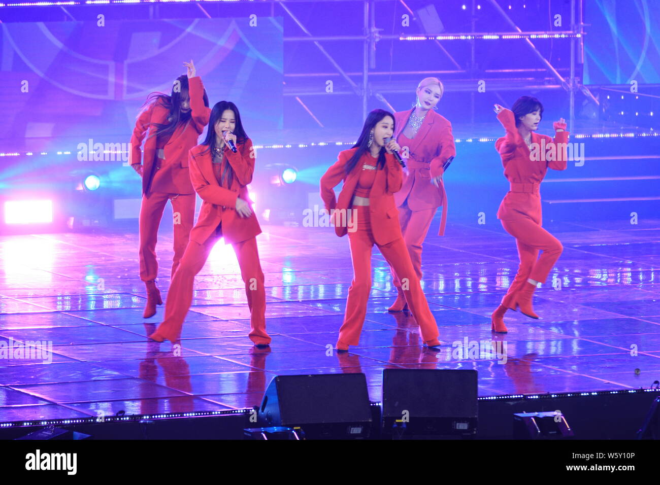 Members of South Korean girl group EXID perform during the 2018 MBN ...