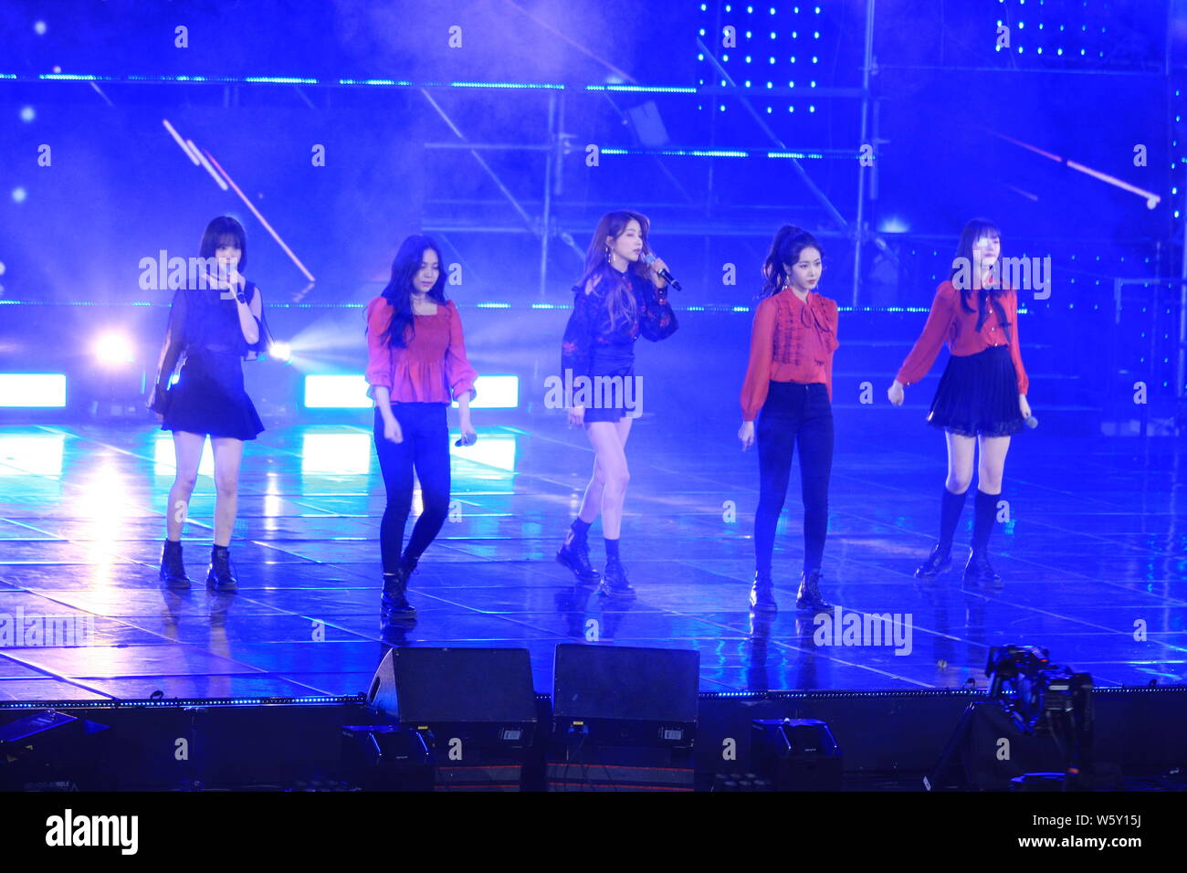 Members of South Korean girl group GFriend perform during the 2018 MBN ...