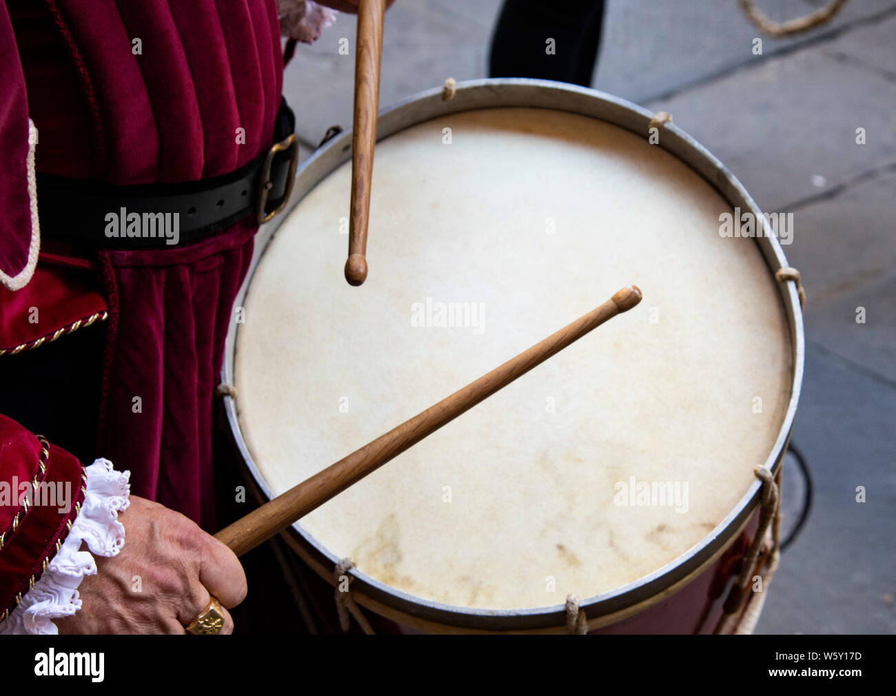 Medieval garb hi-res stock photography and images - Alamy