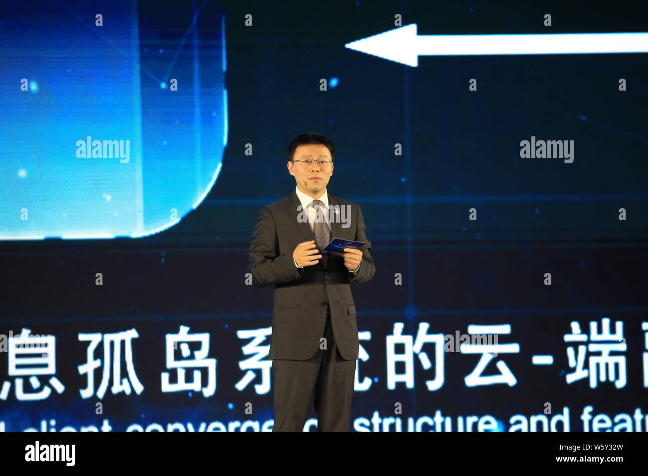 Huang Gang, Director of the Operating System Research Center, Peking ... Huang Gang, Director of the Operating System Research Center, Peking ...