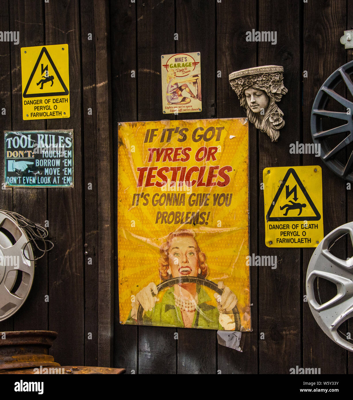 Amusing signs hi-res stock photography and images - Alamy