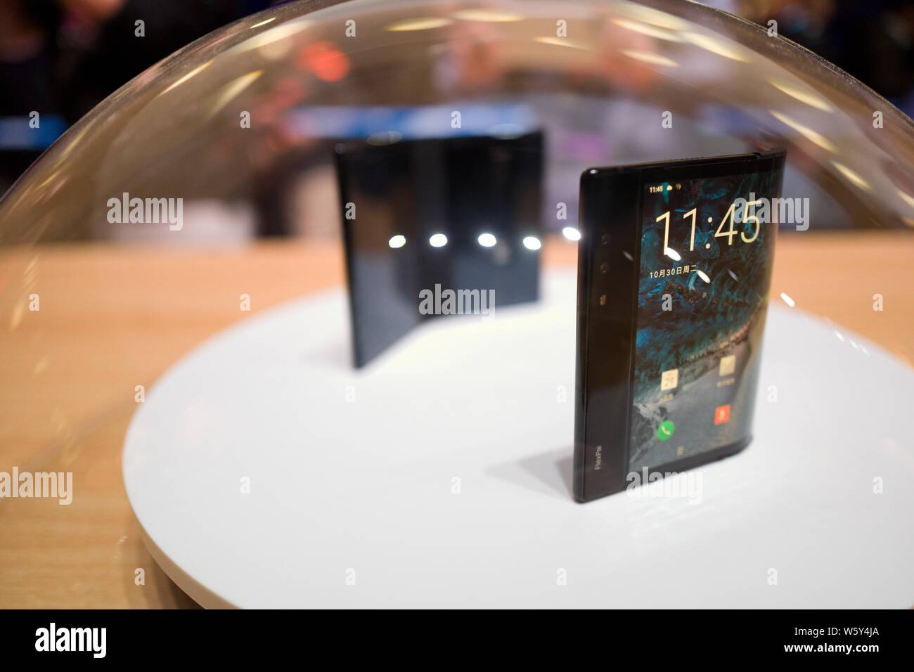 The large-screen foldable devices launched by Royole Corp, a ...