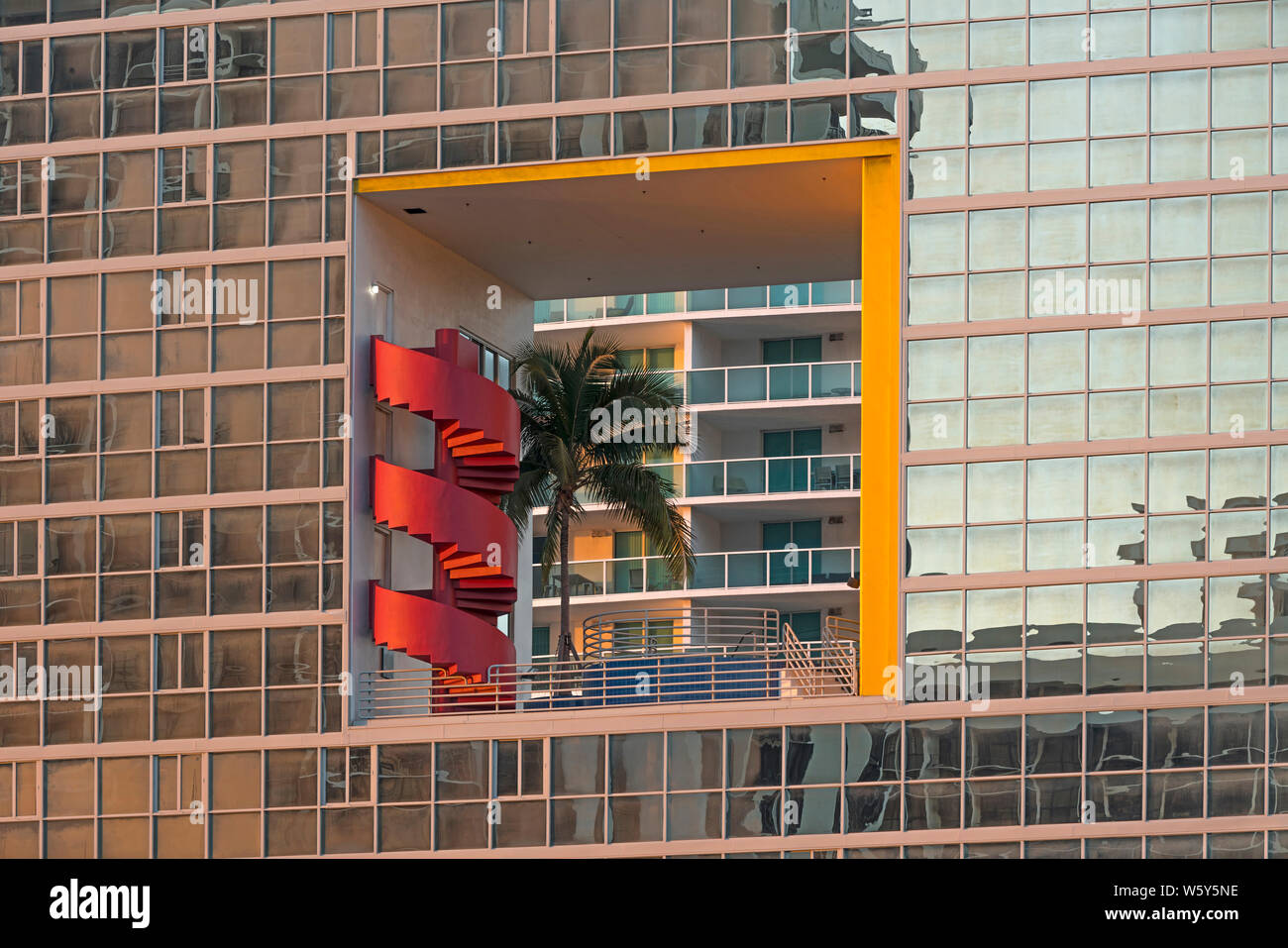 PALM COURT ATLANTIS CONDOMINIUM BUILDING (©ARQUITECTONICA 1982 ...