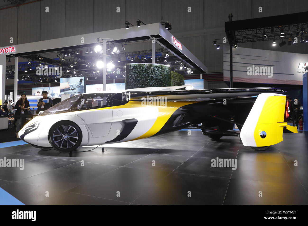 An AeroMobil 5.0 VTOL, a concept flying car for future electric 4 ...