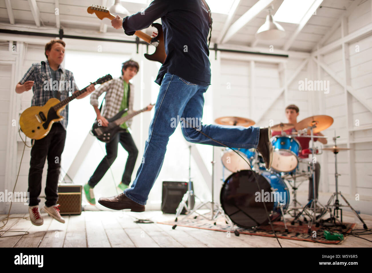Musical instruments images hi-res stock photography and images - Alamy