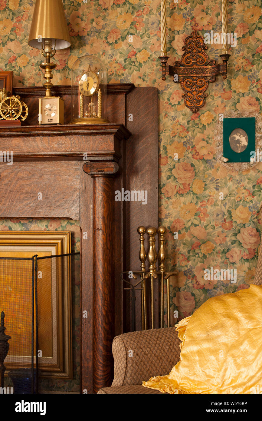 Victorian parlor hi-res stock photography and images - Alamy