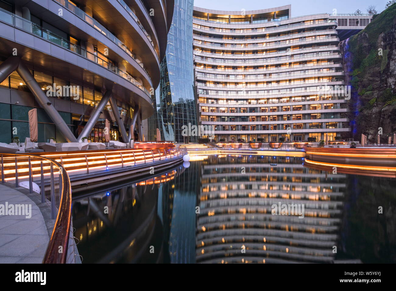The five-star Shanghai Tianmashan Pit Hotel, also known as the Shimao ...