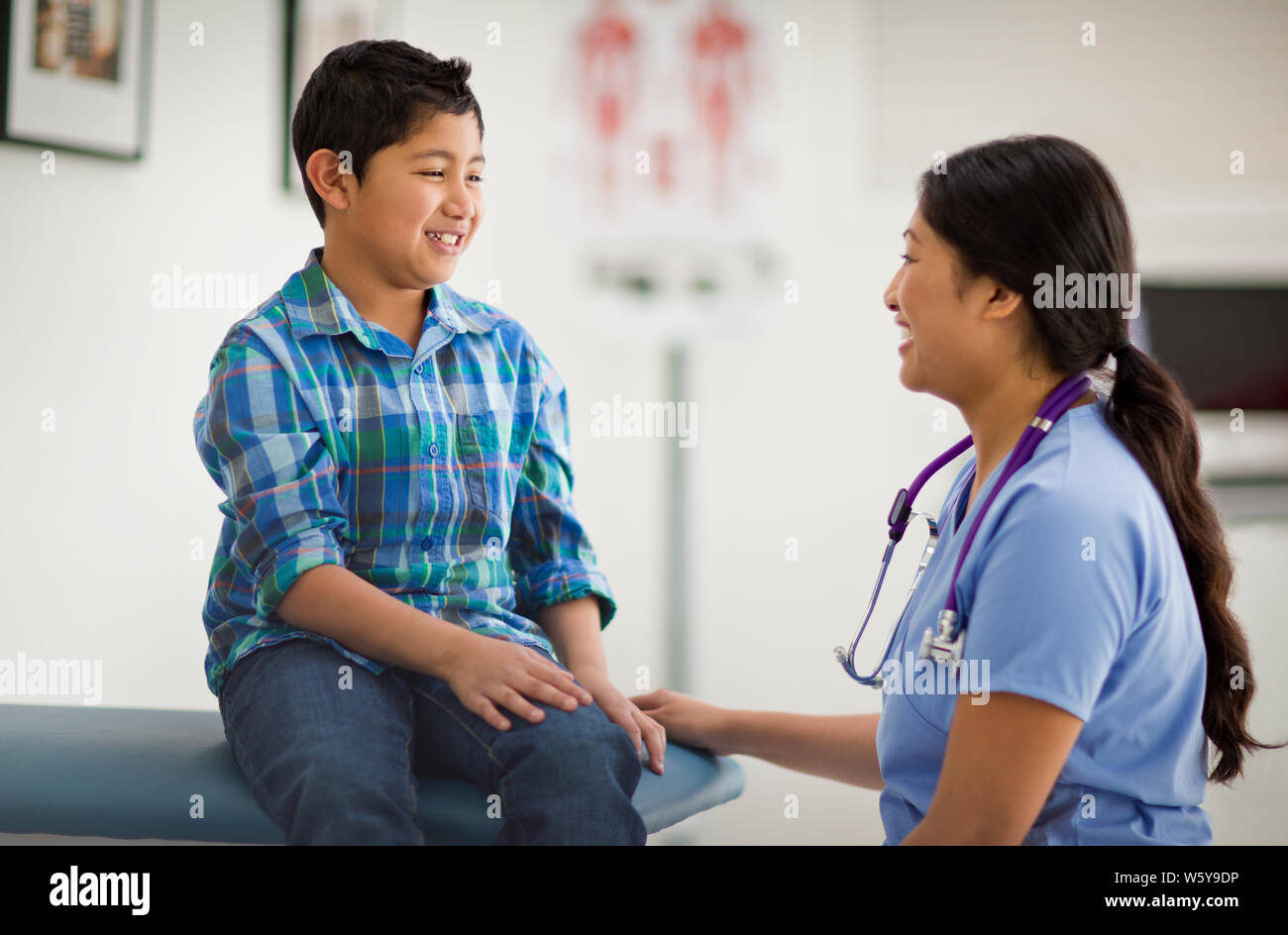 Smile boys happy joy smiling hi-res stock photography and images - Alamy