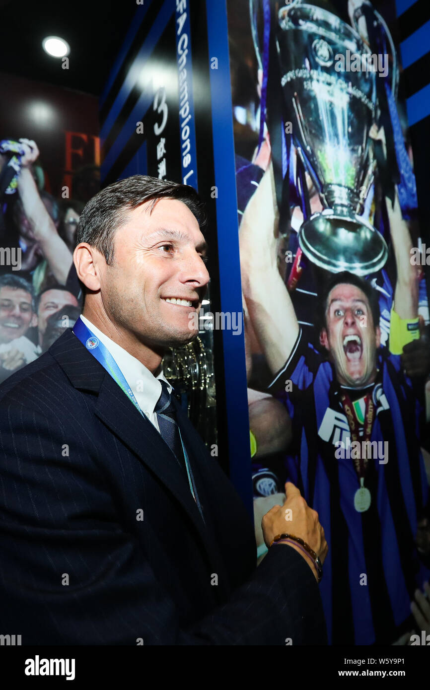 Javier zanetti inter milan hi-res stock photography and images - Alamy