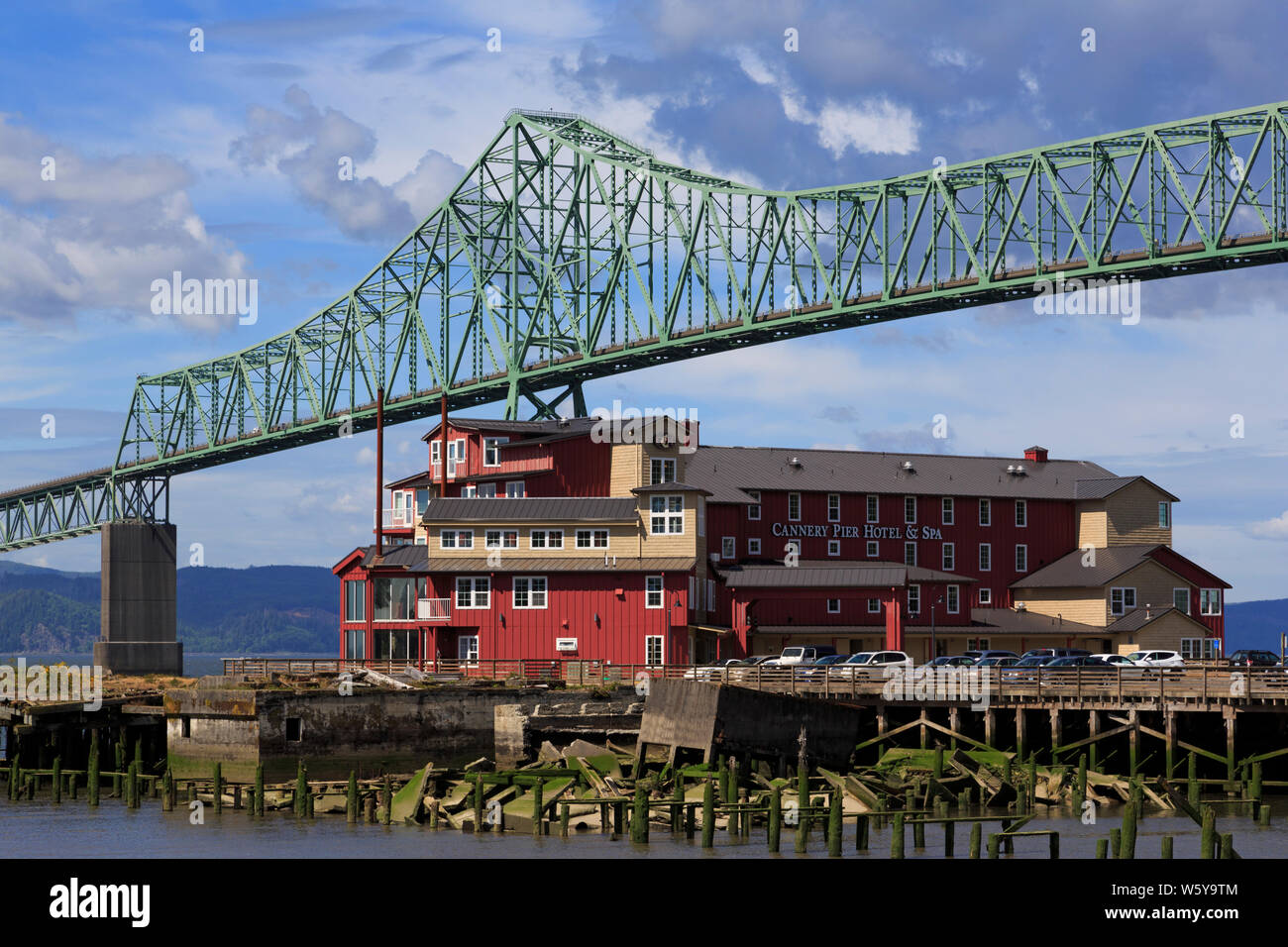Cannery Pier Hotel & Spa, Astoria, Oregon, USA Stock Photo - Alamy