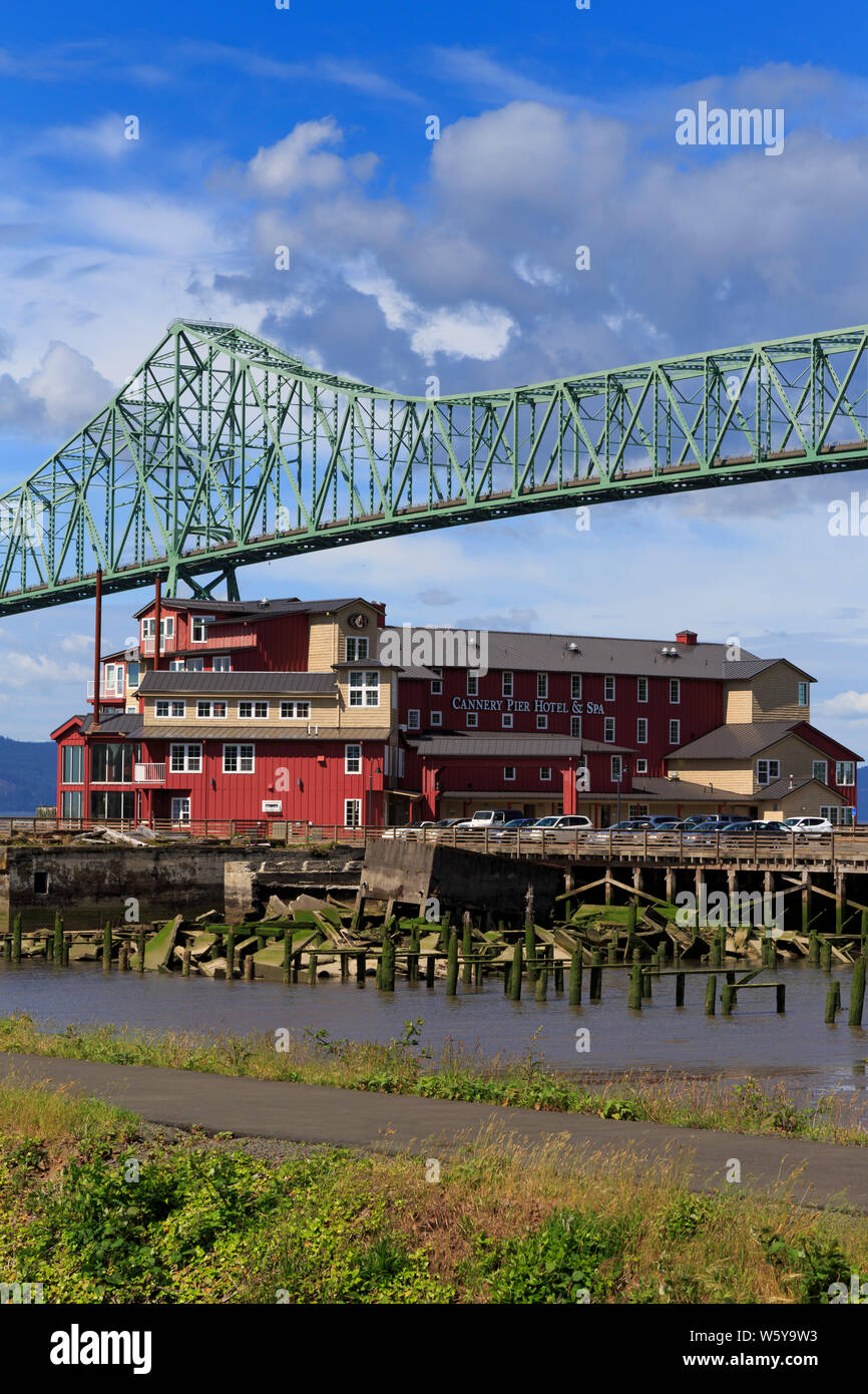 Cannery Pier Hotel & Spa, Astoria, Oregon, USA Stock Photo - Alamy