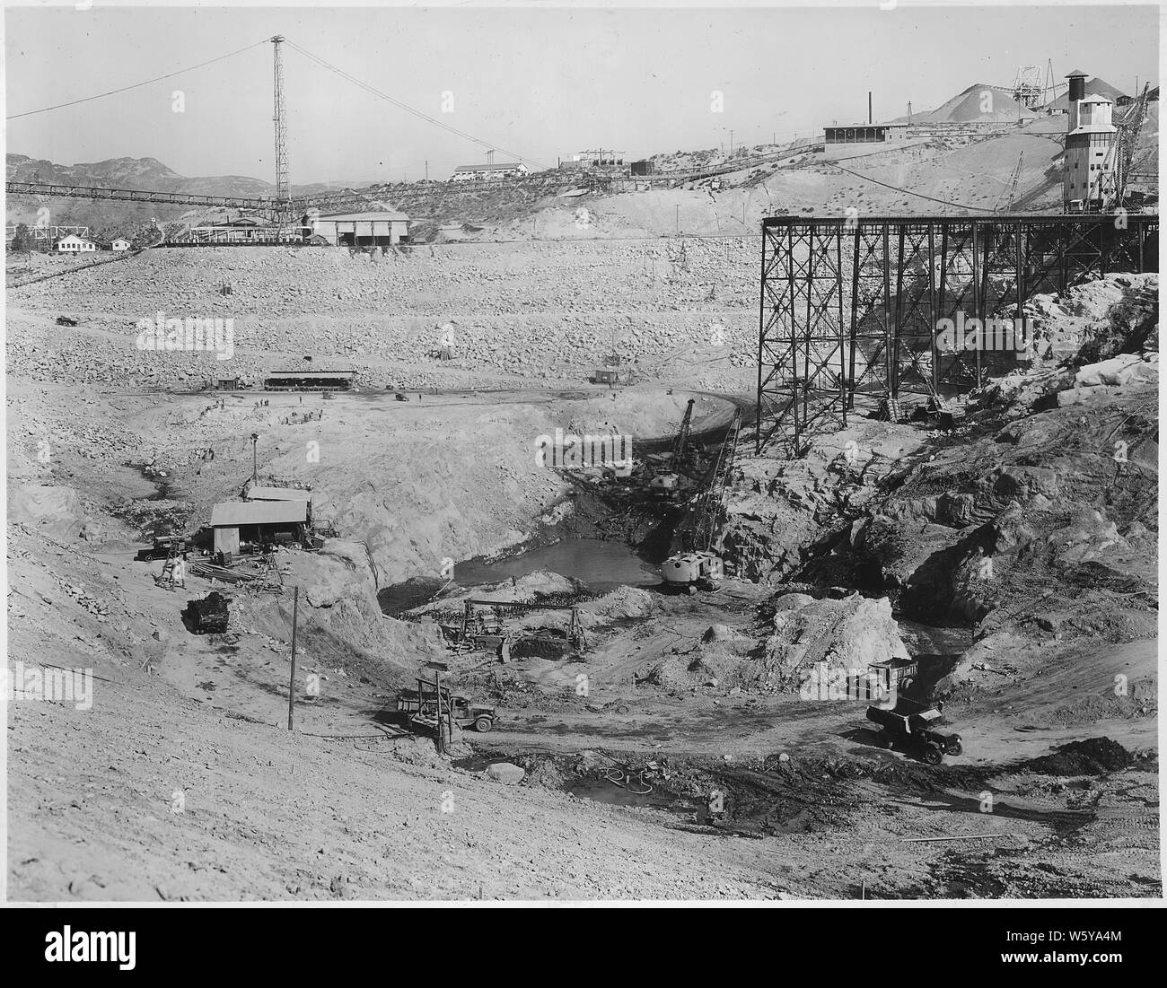 Barrier basin Black and White Stock Photos & Images - Alamy