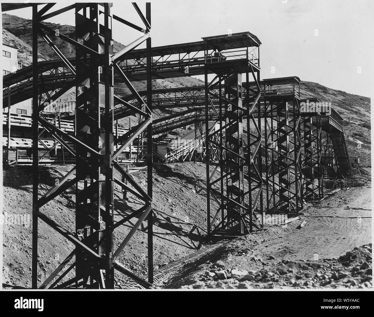 The gravel 'ladders' from the plant conveyors to the tunnel underneath ...