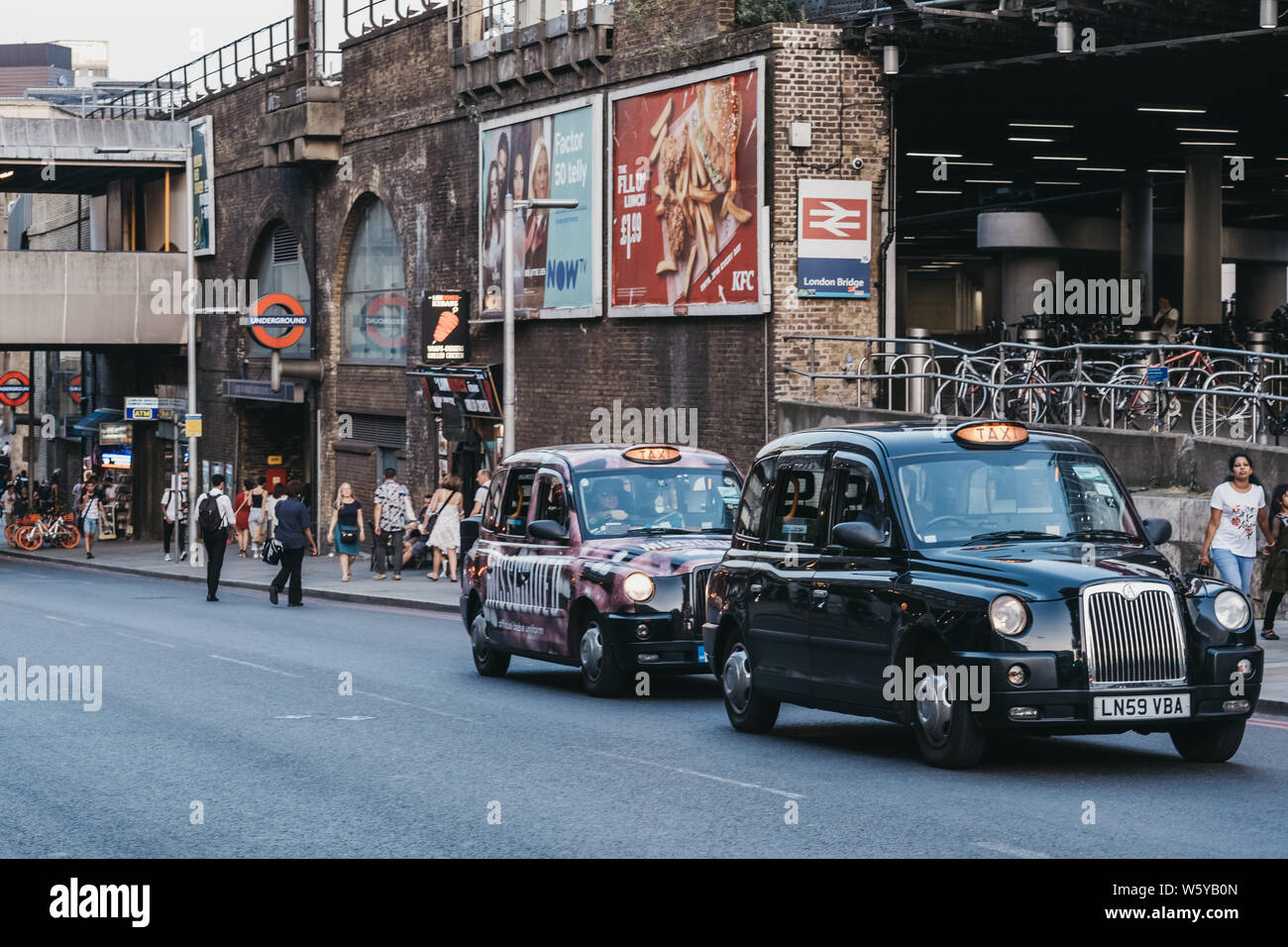 Real london taxi hi-res stock photography and images - Alamy