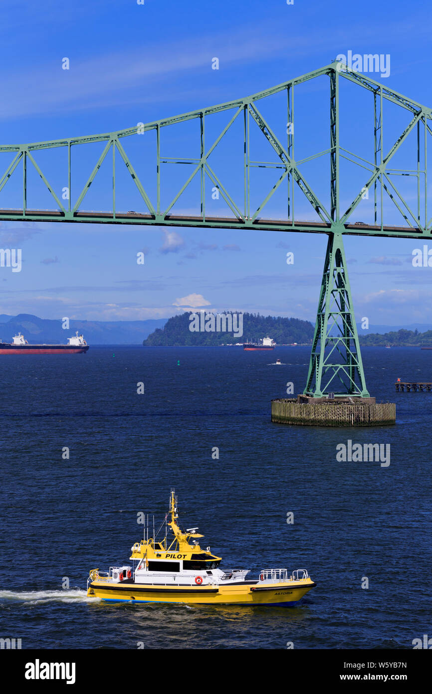 Columbia river pilot boat hi-res stock photography and images - Alamy
