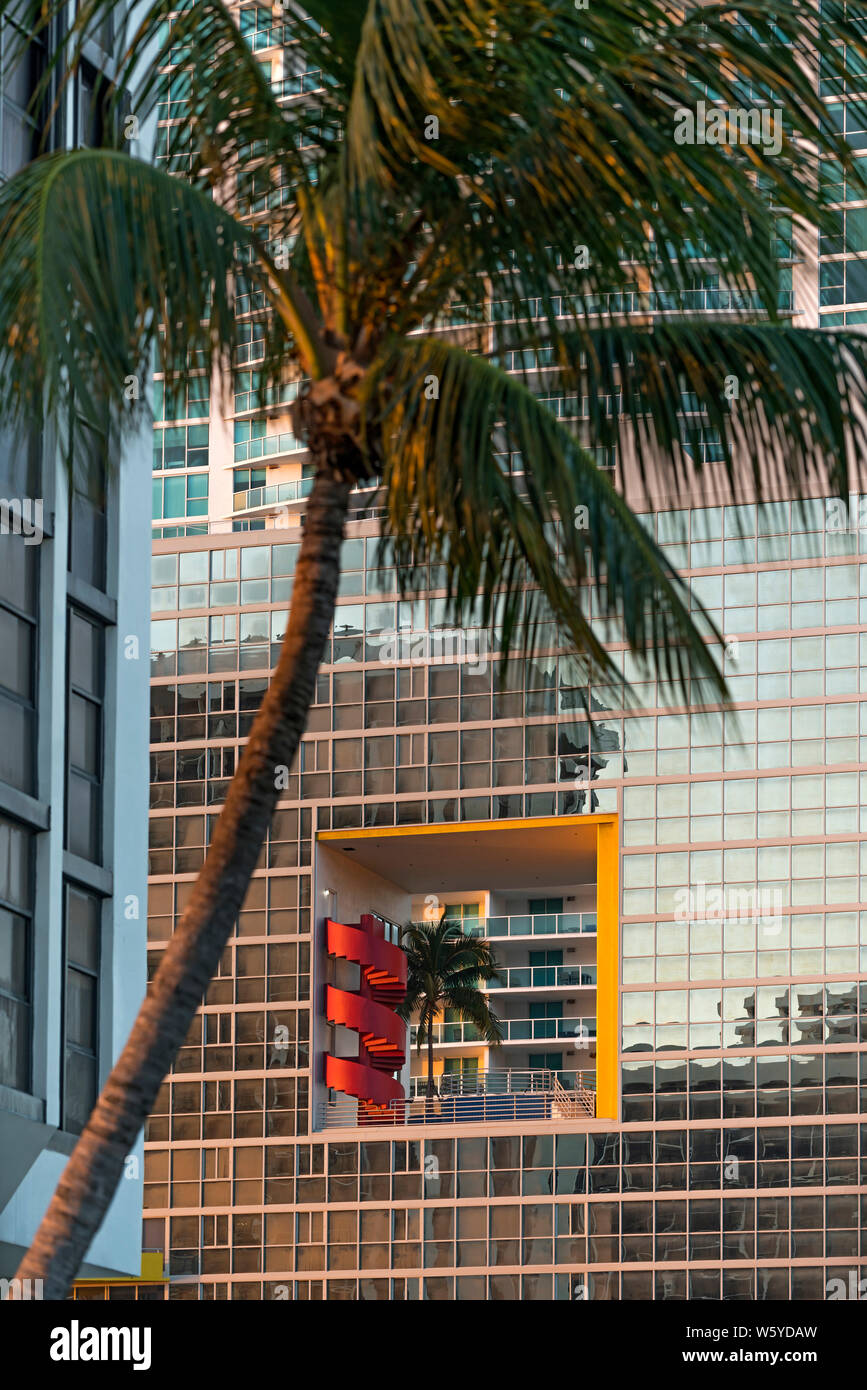 PALM COURT ATLANTIS CONDOMINIUM BUILDING (©ARQUITECTONICA 1982 ...