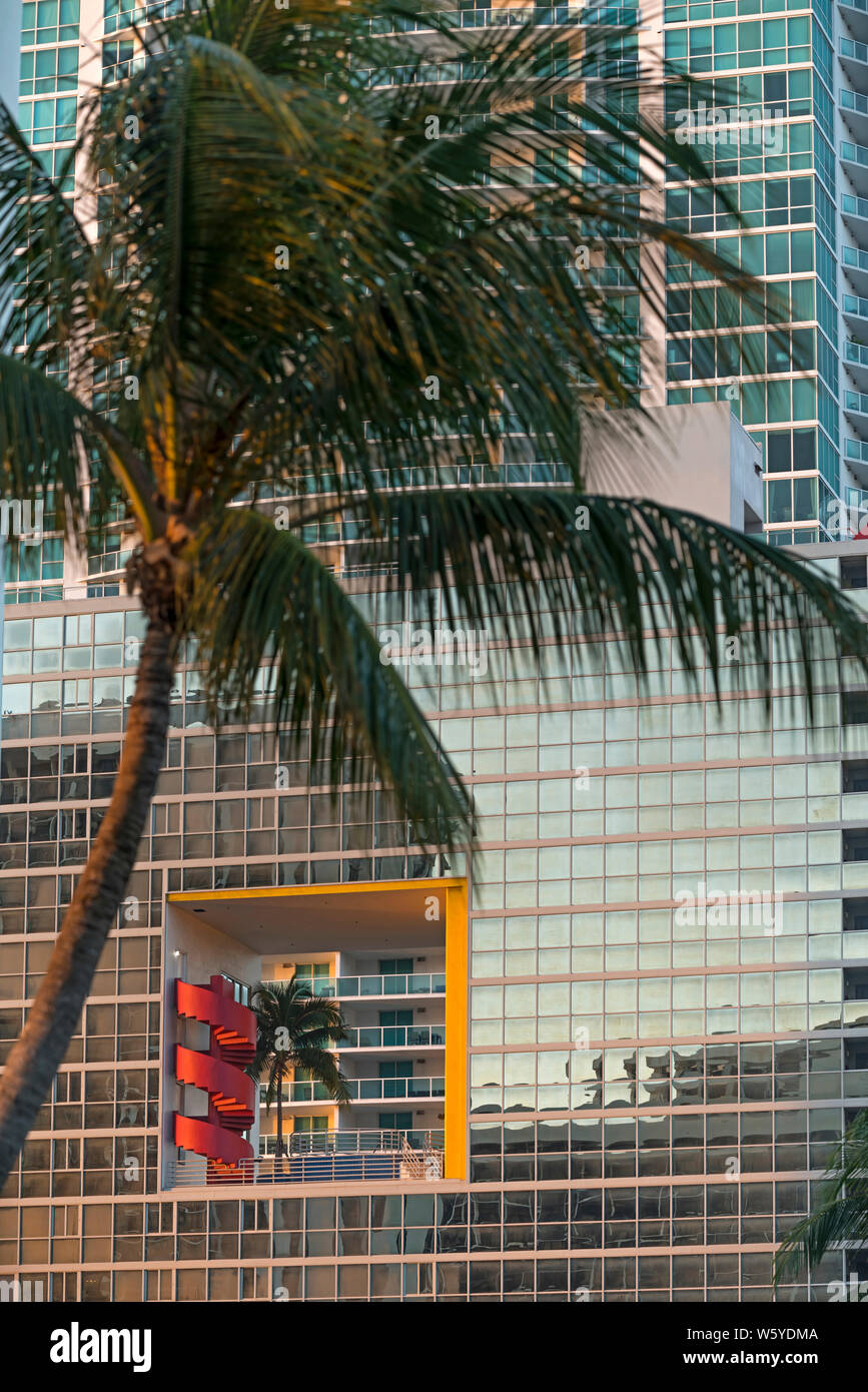 PALM COURT ATLANTIS CONDOMINIUM BUILDING (©ARQUITECTONICA 1982 ...