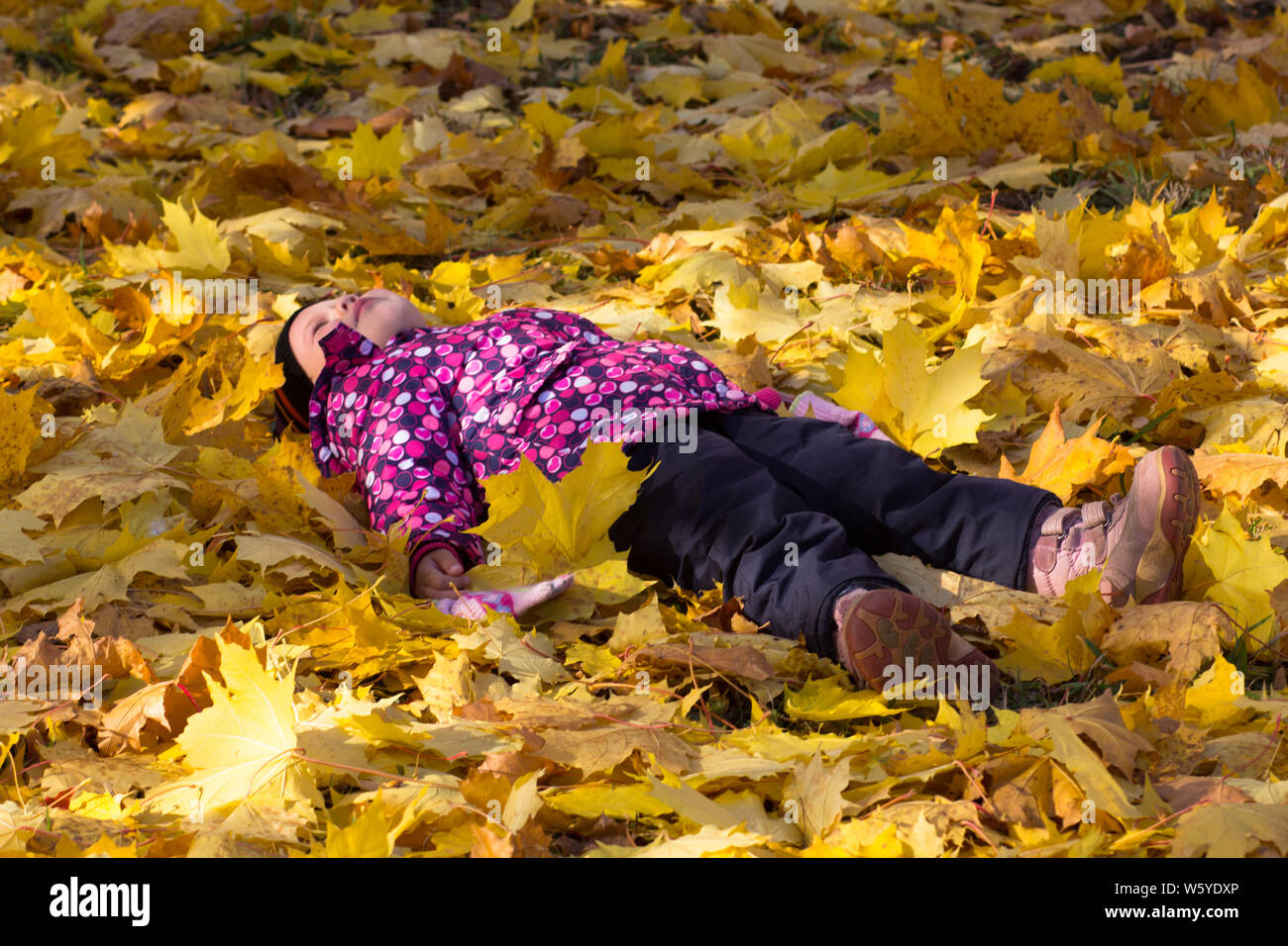 Girl laying on the ground hi-res stock photography and images - Alamy