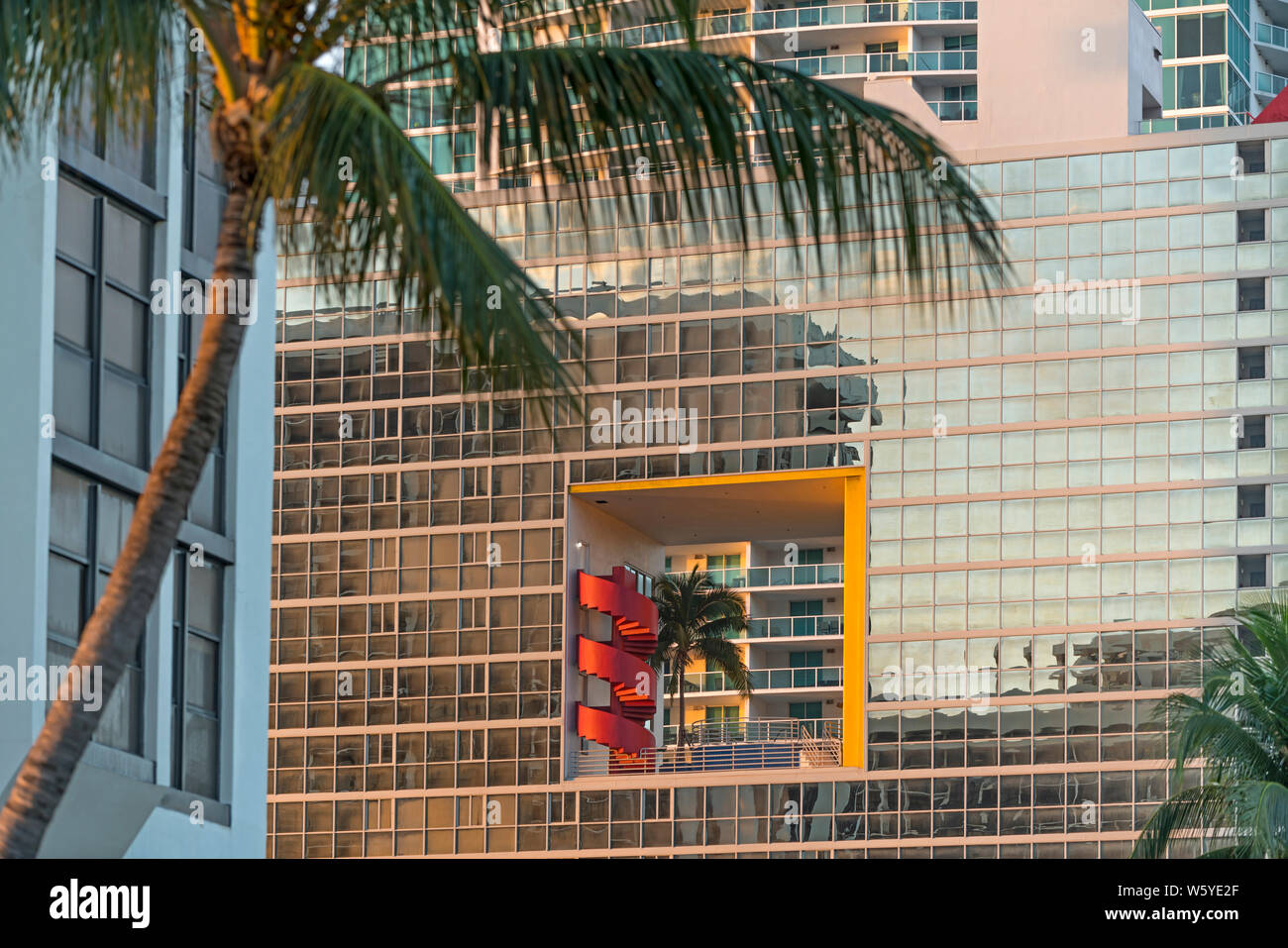 PALM COURT ATLANTIS CONDOMINIUM BUILDING (©ARQUITECTONICA 1982 ...