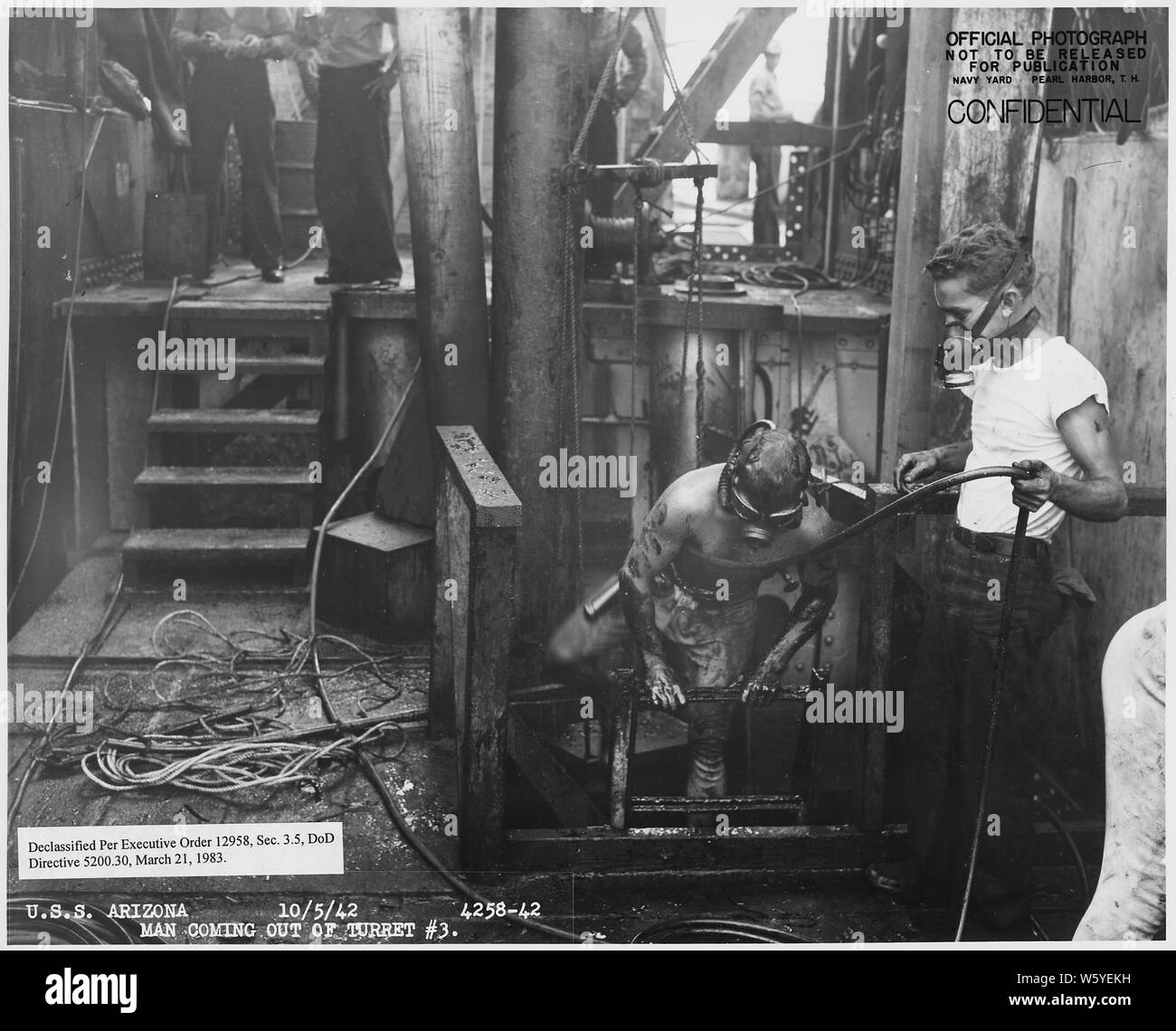 Uss arizona salvage pearl harbor hi-res stock photography and images ...