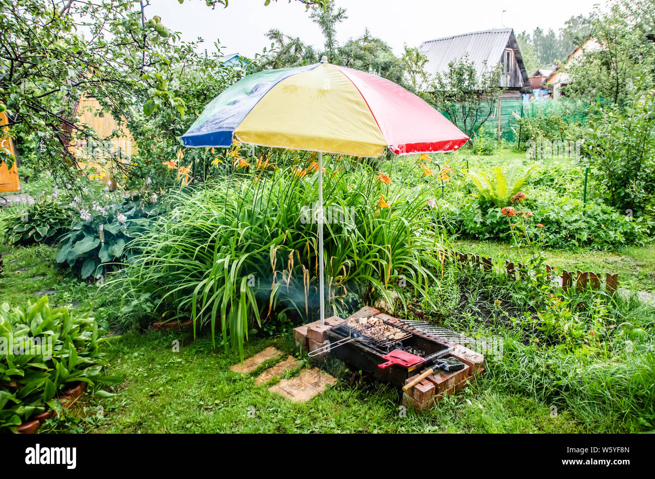 Picnic rain hi-res stock photography and images - Alamy