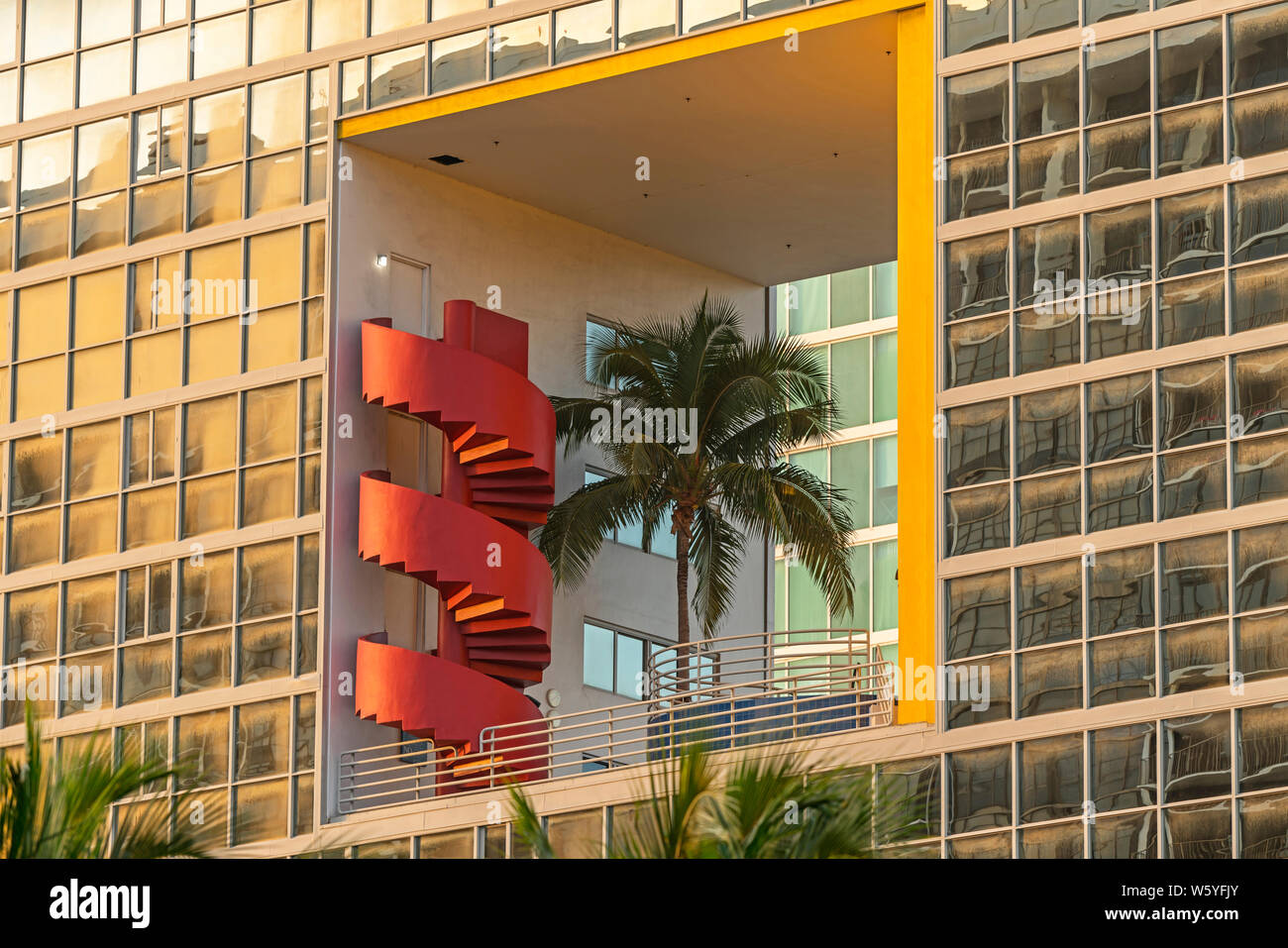 PALM COURT ATLANTIS CONDOMINIUM BUILDING (©ARQUITECTONICA 1982 ...