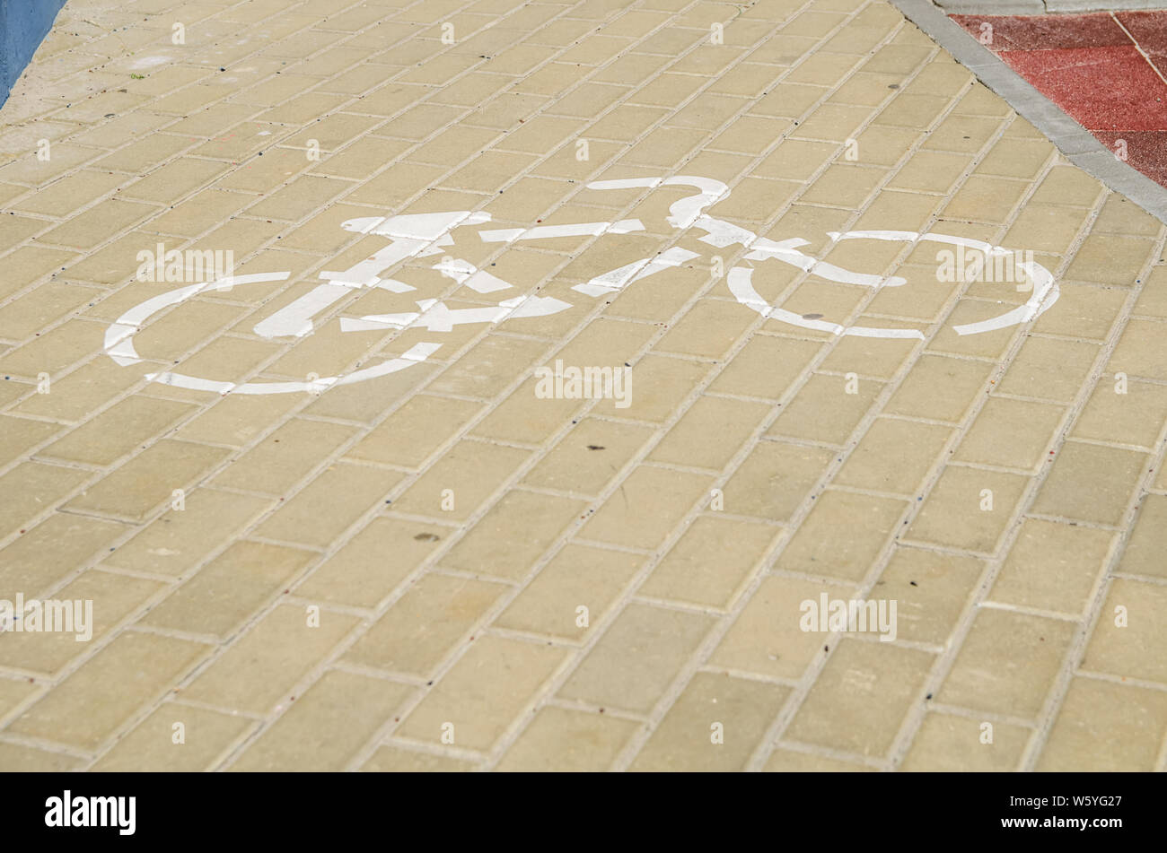bike path sign white on the road Stock Photo - Alamy