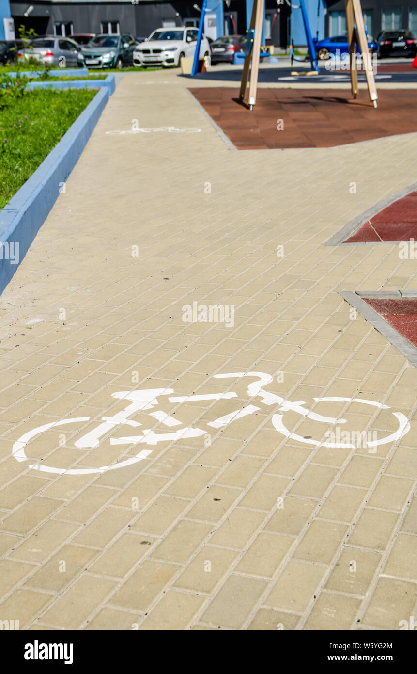 bike path sign white on the road Stock Photo - Alamy