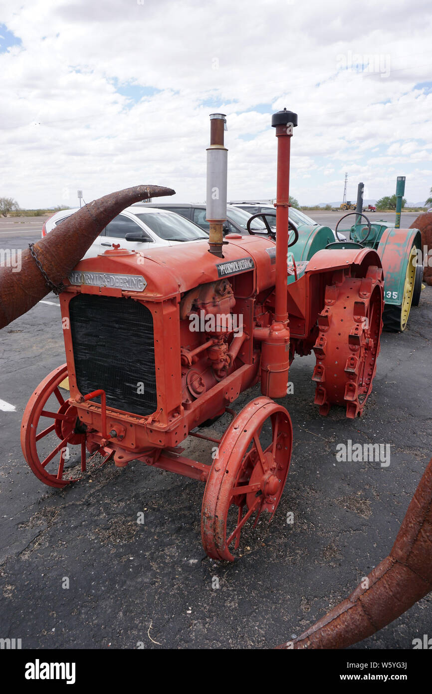 Antique farm tractors hi-res stock photography and images - Alamy