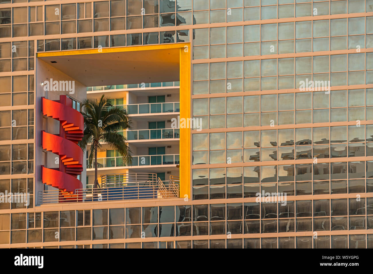 PALM COURT ATLANTIS CONDOMINIUM BUILDING (©ARQUITECTONICA 1982 ...