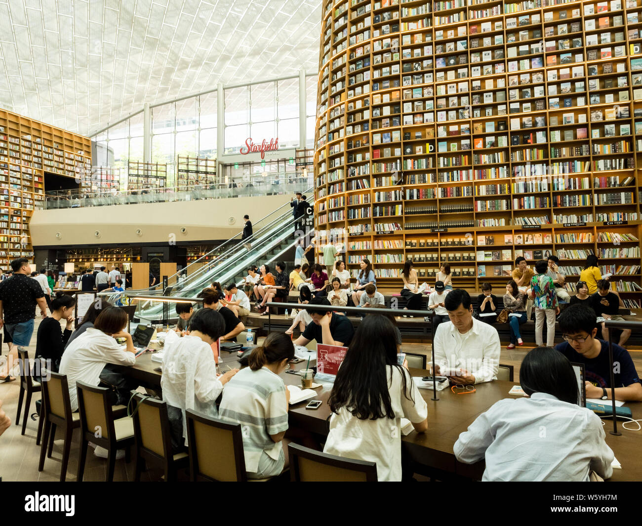 Seoul and style in gangnam hi-res stock photography and images - Alamy
