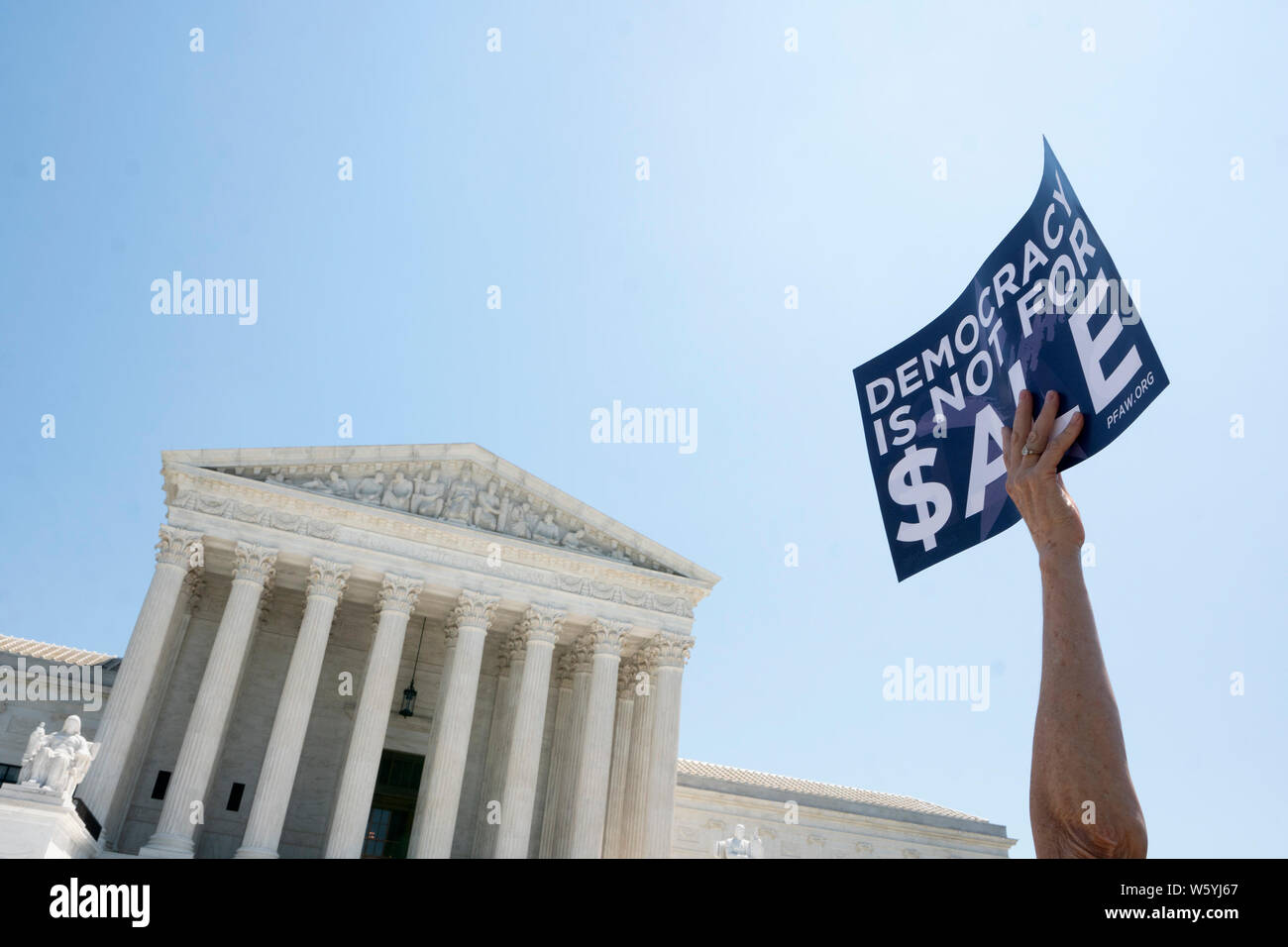 Demonstrator supreme court 2019 us hi-res stock photography and images ...