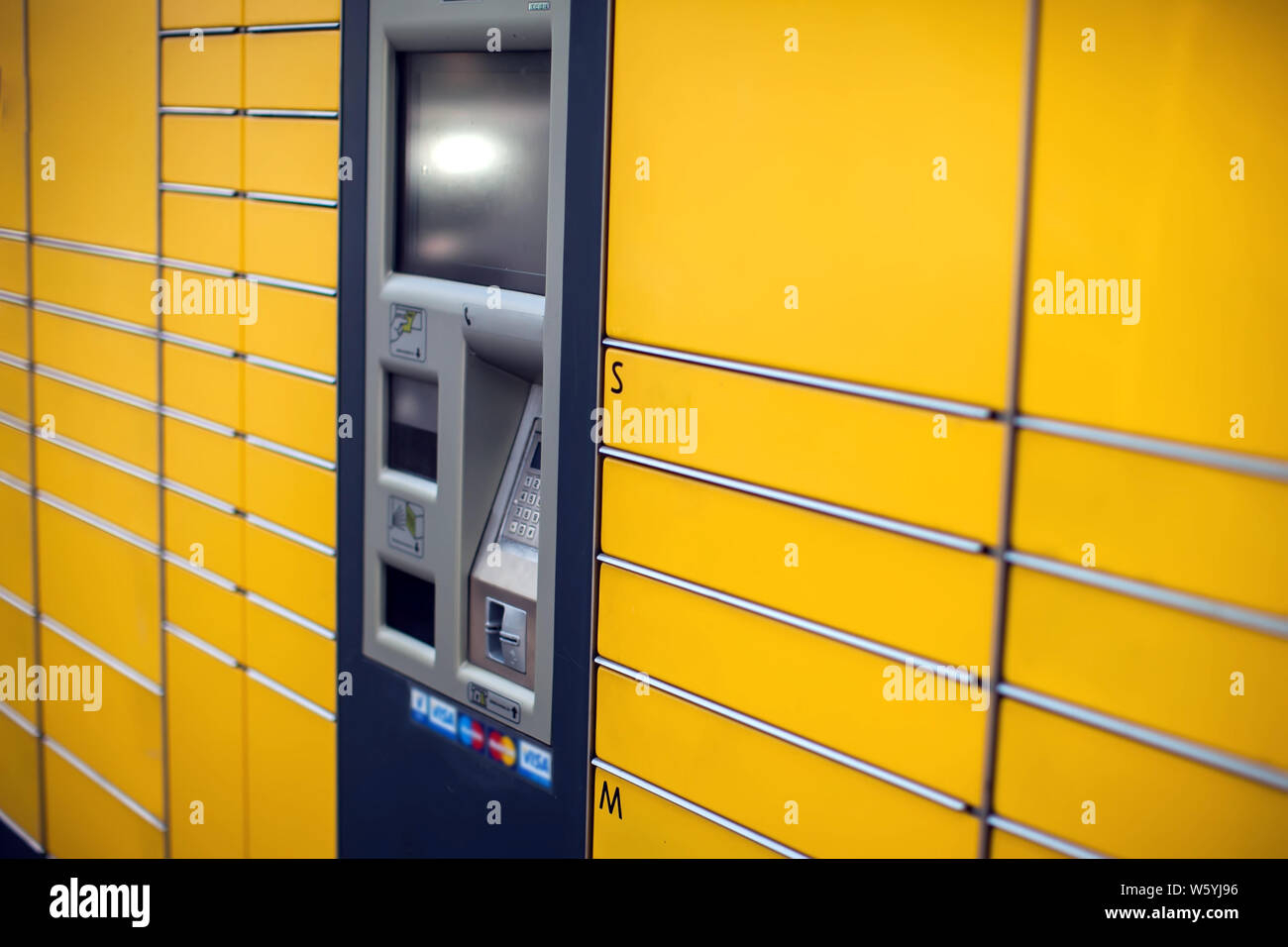 Automatic machine post hi-res stock photography and images - Alamy