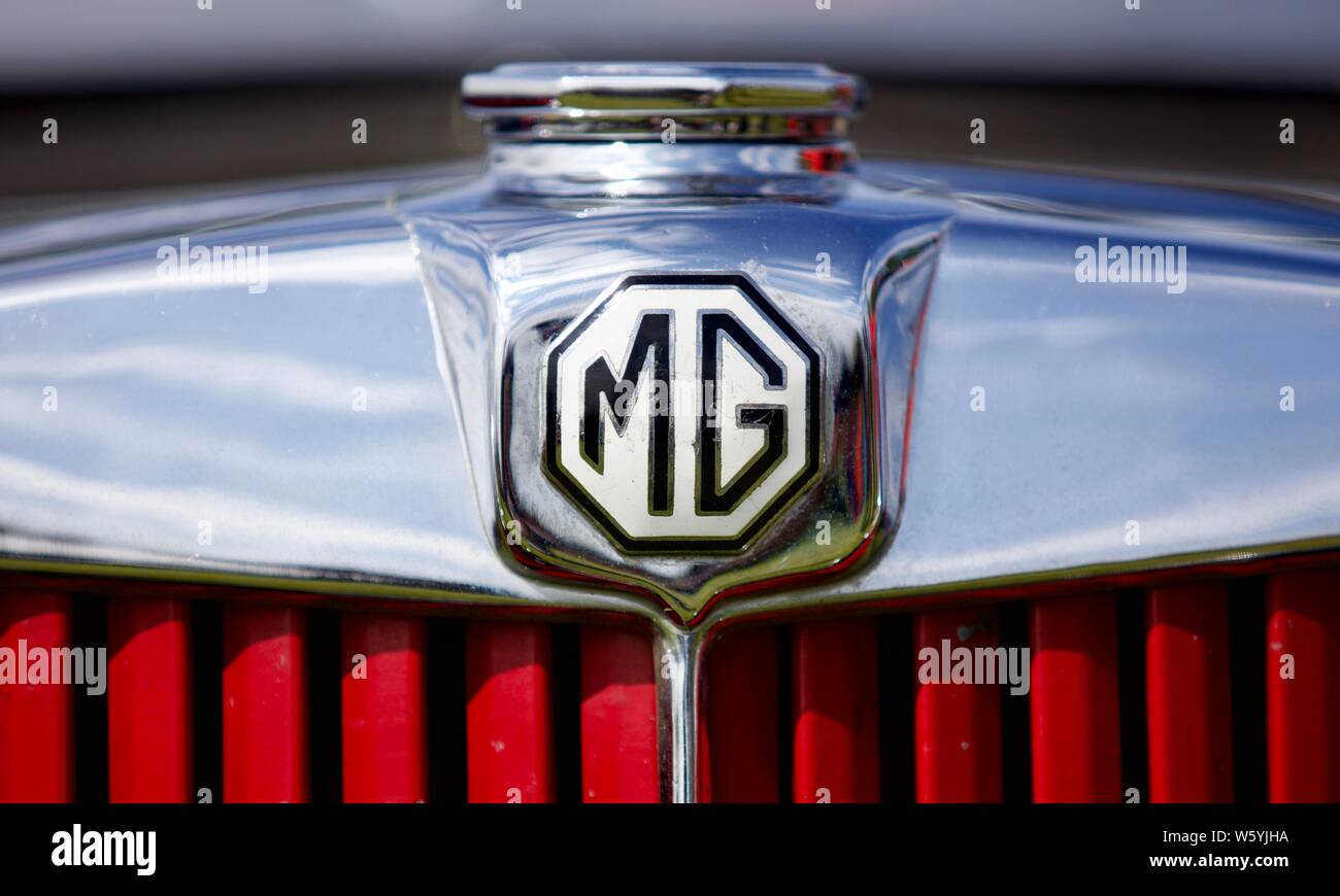 1939 MG TA Midget Motor car emblem on chrome radiator grill Stock Photo ...