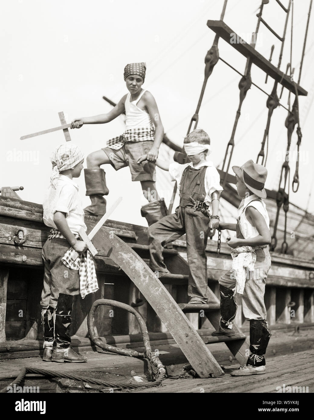 Four pirates hi-res stock photography and images - Alamy