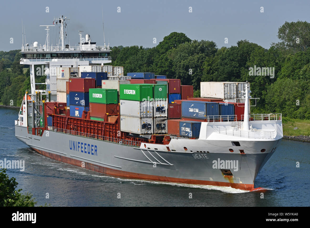 Feeder container vessel hi-res stock photography and images - Alamy