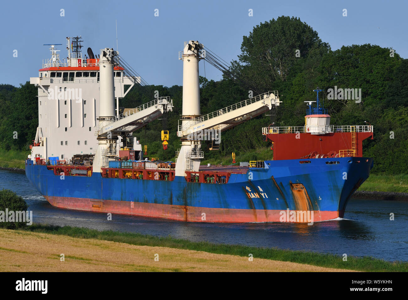 Heavy cargo ship hi-res stock photography and images - Alamy