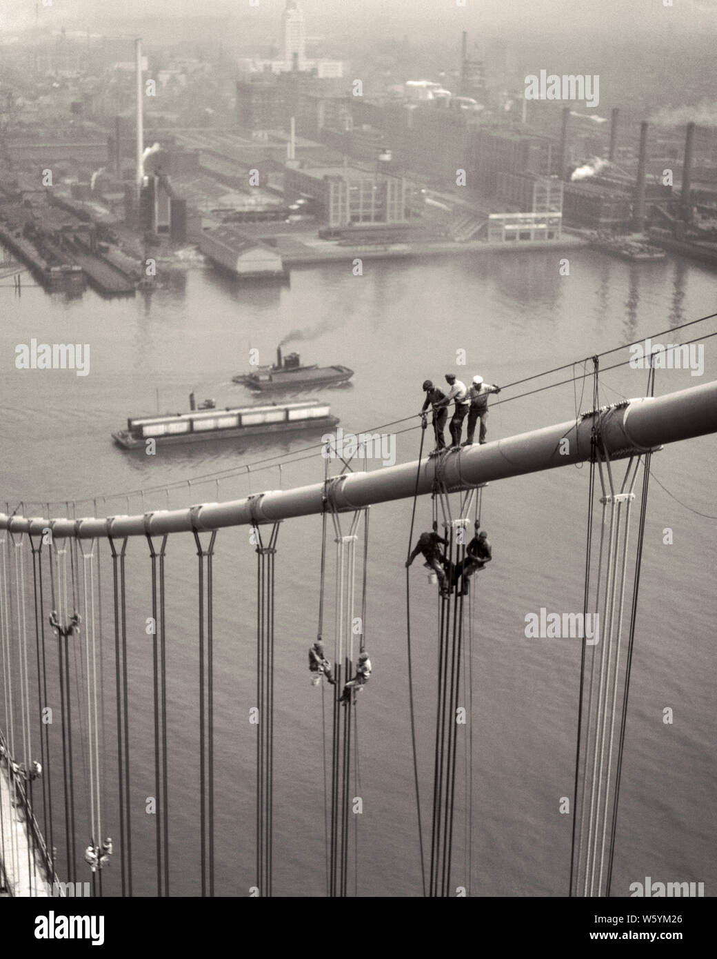 Industry workers 1920s hi-res stock photography and images - Alamy