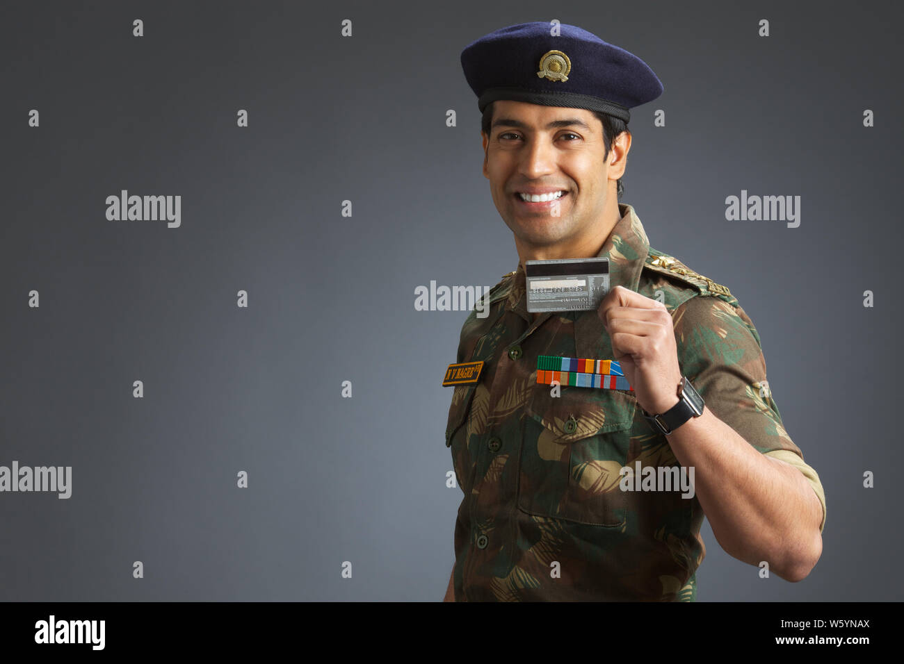 Army soldier showing a credit card Stock Photo - Alamy
