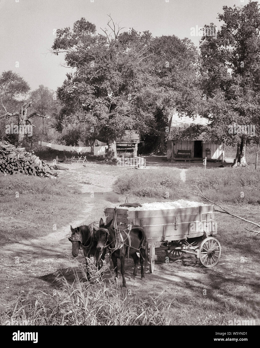 1930s house hi-res stock photography and images - Alamy