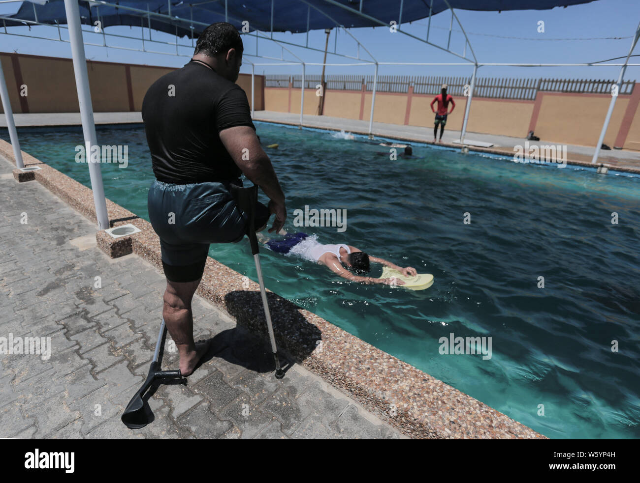 Palestinian amputee hi-res stock photography and images - Alamy