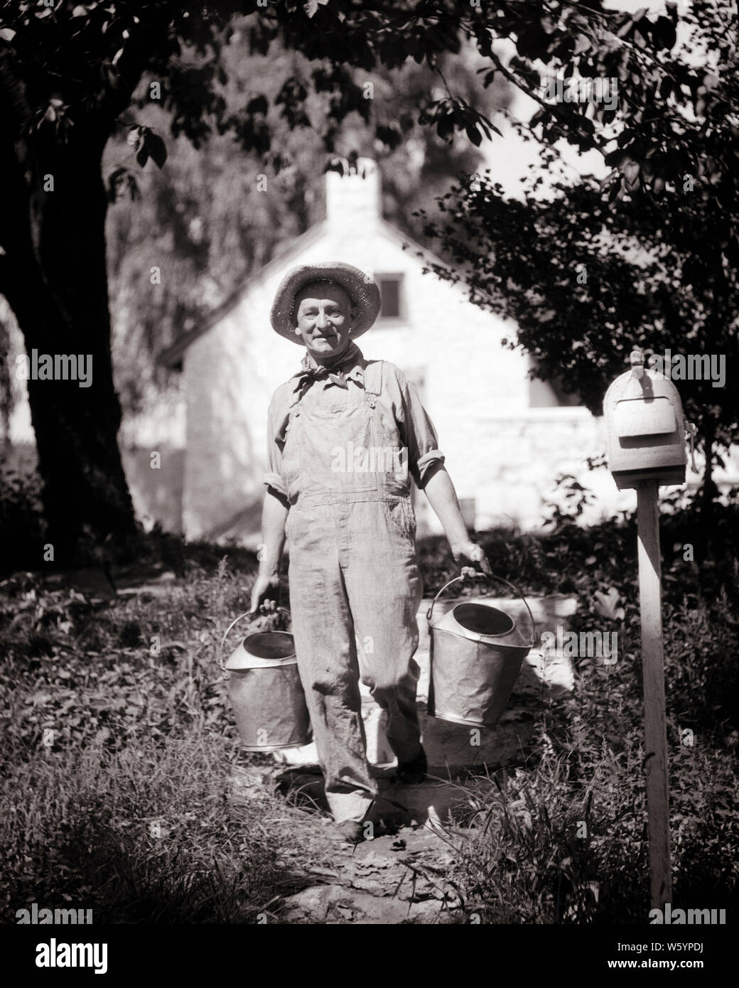 Farmer 1920s hi-res stock photography and images - Alamy