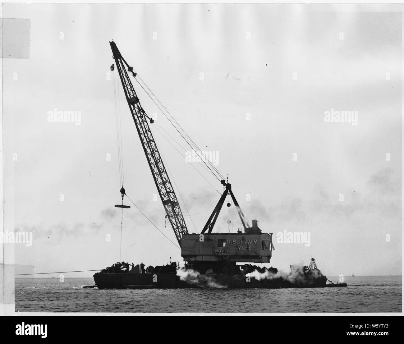 [YD-1, U.S. Navy Floating Crane at sea off Long Beach, California ...