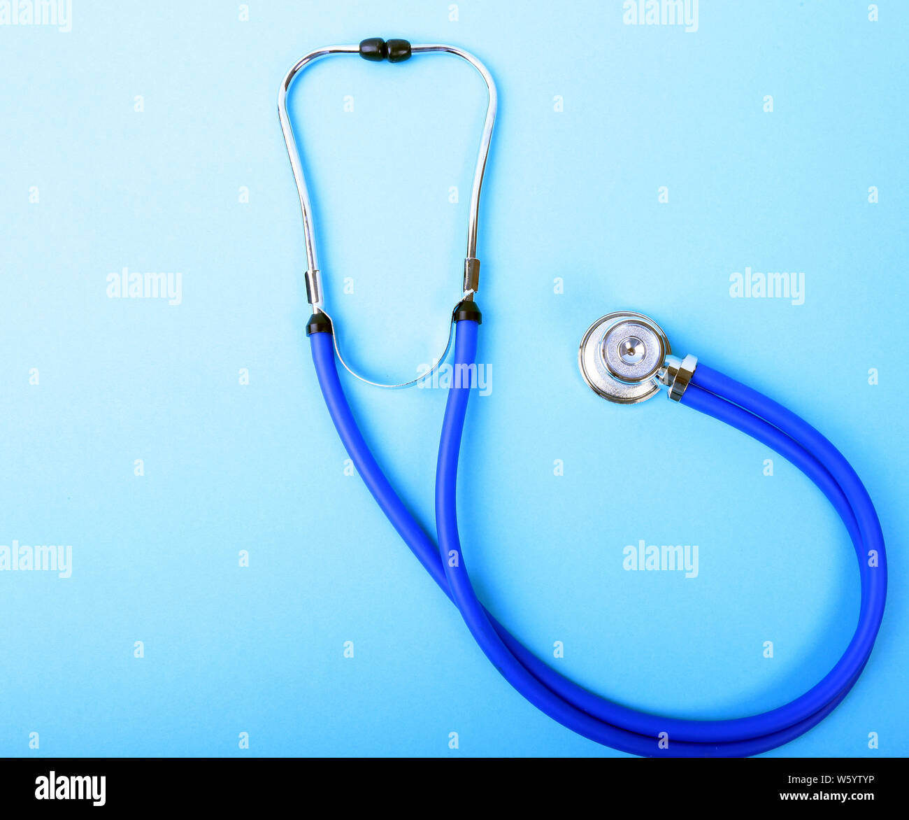 Human heart with stethoscope hi-res stock photography and images - Alamy