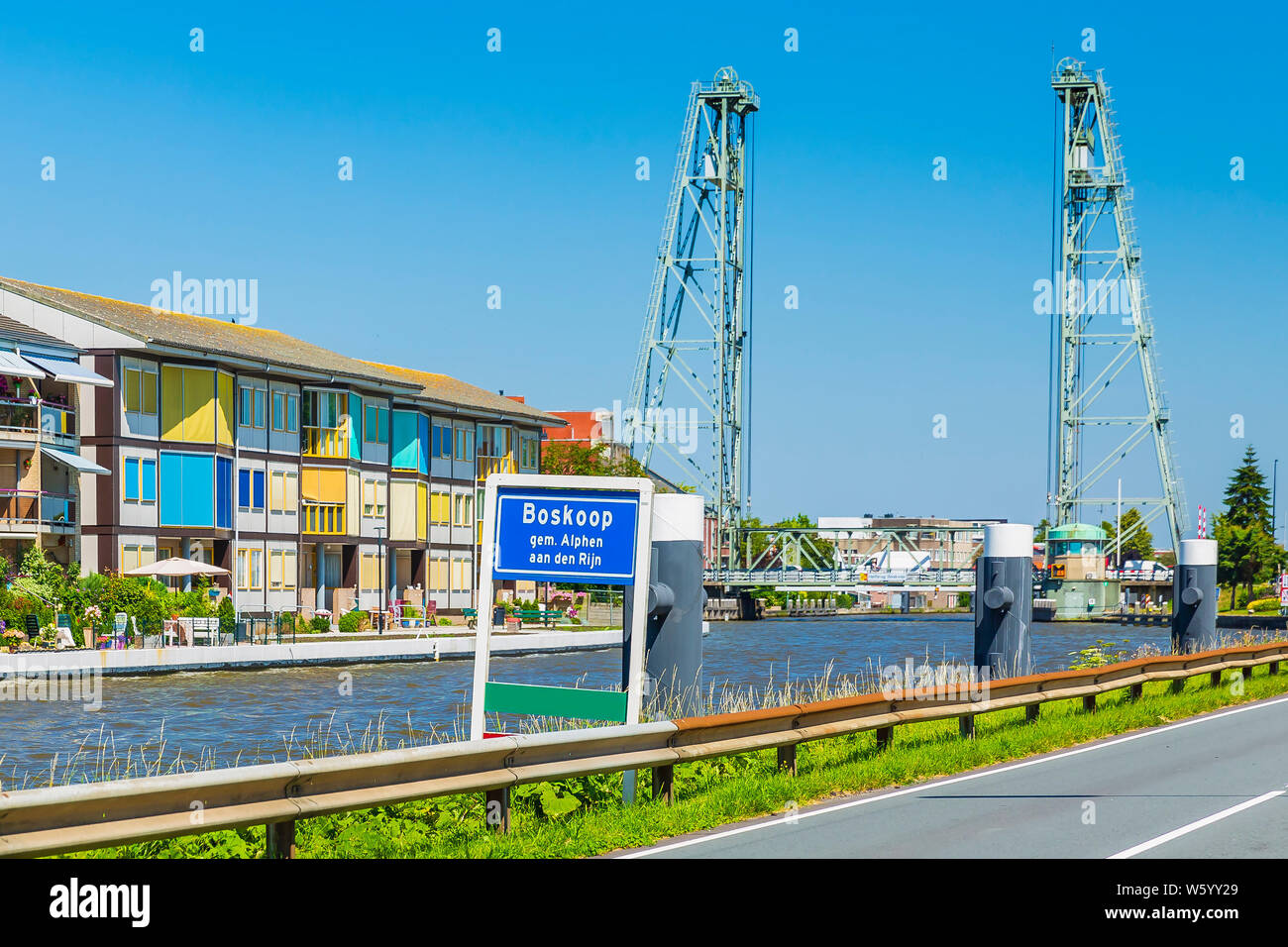 Bridge lift sign hi-res stock photography and images - Alamy